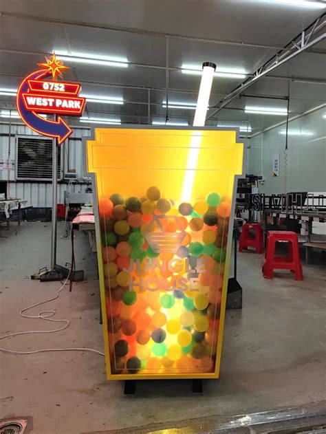 网红奶茶杯灯箱，打造吸睛店铺门头！