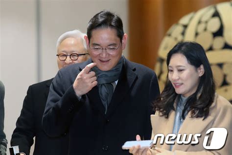 귀국하는 이재용 회장 뉴스1