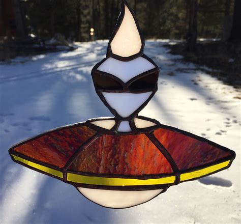 Alien Stained Glass Suncatcher Ufo Flying Saucer Et Extra Terrestrial