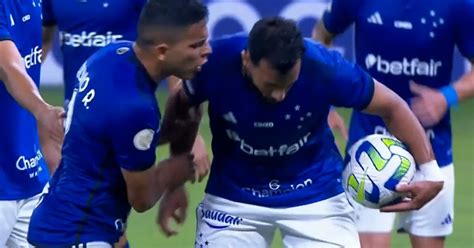 Erró Un Penal Lo Hicieron Repetir Se Peleó Con Un Compañero Y Volvió