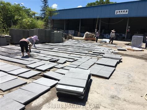Bushhammered Grey Basalt Hainan Grey Basalt Tile And Slab For Walling
