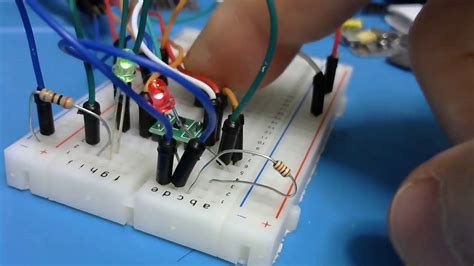 Attiny10 Blink Two Leds Youtube