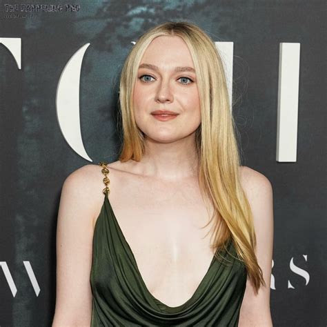 Dakota Fanning Exposed Tits In Deep Cleavage Dress 19 Photos The