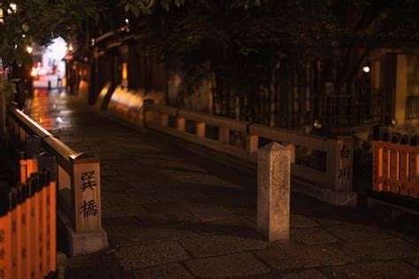 京都祇園で巡る古橋と石畳の風情の無料の写真素材 Id 87180｜フリー素材 ぱくたそ