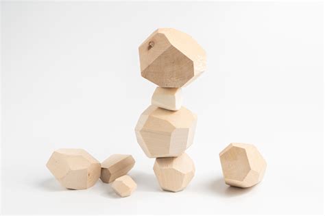 투미 이시 퍼즐 게임 불안정한 나무 블록 타워의 건설 게임의 과정 바위 균형을위한 돌 0명에 대한 스톡 사진 및 기타 이미지 Istock