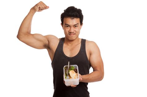 근육질의 아시아판 남자 성과향상을 촉진하는 유연한 팔근육 청소 Food 먹기에 대한 스톡 사진 및 기타 이미지 먹기 건강한