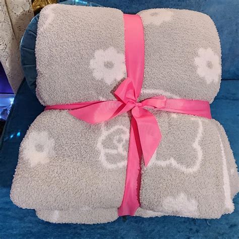 New Hello Kitty Daisy Grey And White Soft Knit Viral Depop