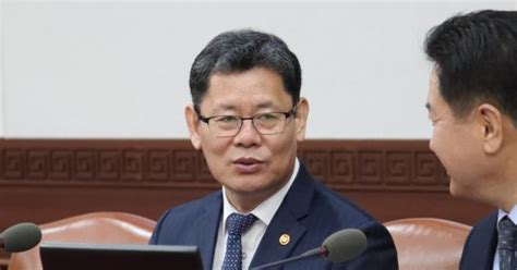 김연철 통일부 장관 Eu대표부 대사 접견한반도 정세 공유