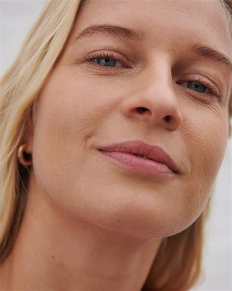 Stretch Balm Concealer Glossier