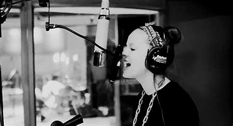 Garbage Versionan Because The Night Para El Record Store Day