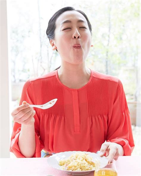 オレンジページはinstagramを利用しています「【浅田真央さん、チャーハン作りで「あおり」チャレンジ🍳】 浅田真央さん料理連載、最新号