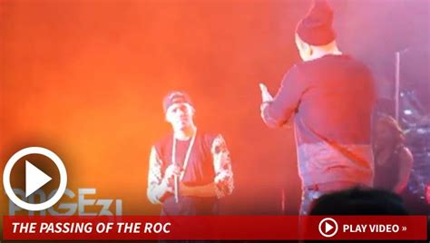 Entynas World Jayz Gives Out Famous Chain To J Cole
