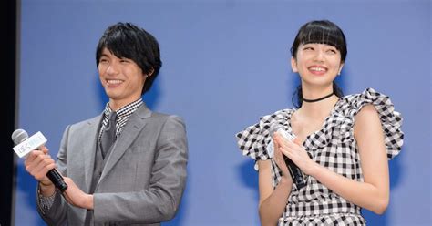 福士蒼汰＆小松菜奈、カップルコーデを冷やかされてハニカミ｜シネマトゥデイ