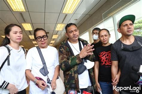 Photo Of Ivan Saba Mourning The Loss Of His Older Brother Carlo Saba Crying Beside The Coffin