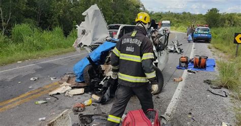 Tragédia na GO 118 Acidente entre carreta e caminhonete deixa vítimas