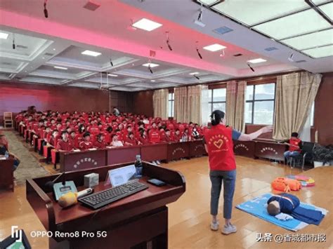 “溺水警钟时常鸣，安全教育记心中”防溺救援大课堂走进赤壁市实验中学知识演示救护