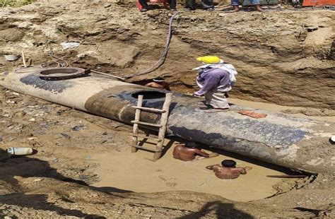 Pipeline Closure Work Started हजर एमएम मट पइप लइन क बद करन म जट करमचर व