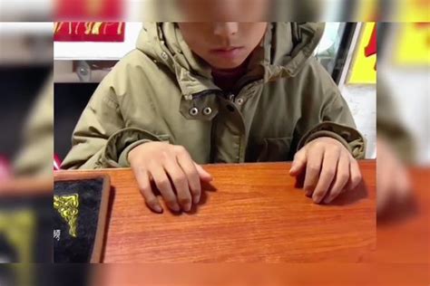 破防了！失去父母与外婆相依为命的孩子，知道感恩懂事得让人心碎