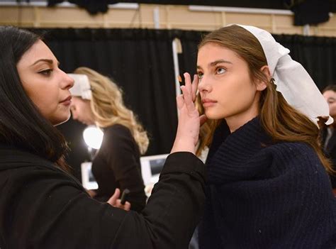 טיילור היל מילדה דחויה למלאכית ויקטוריהס סיקרט Fashion Forward אופנה