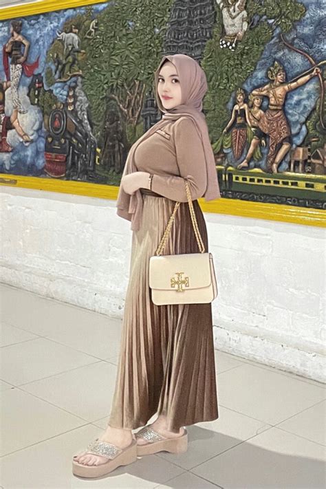 Wulan Indriyani Selebgram Hijab Yang Super Cantik Dzargon