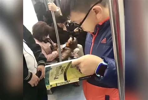 朋友圈只有我没学python吗？