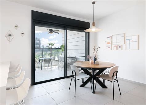 פינת אוכל בבית של זוג צעיר אלינור גוילי עיצוב פנים ומוצר