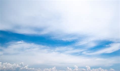 澄んだ青空と雲背景のある雲のパノラマビュー まぶしいのストックフォトや画像を多数ご用意 まぶしい カラー画像 タイ王国 Istock