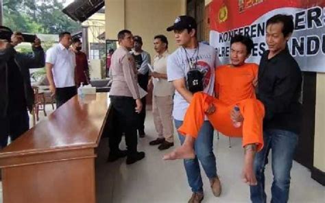 Pelaku Pembunuhan Di Riung Bandung Ditangkap Dua Kakinya Ditembak Jabar News