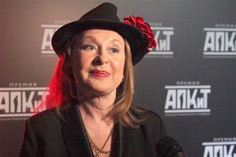 Ларисе Удовиченко сделали операцию после серьезной травмы позвоночника Kp Ru