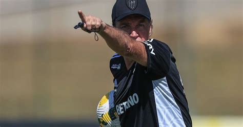 Corinthians oficializa Cuca como novo técnico confira detalhes