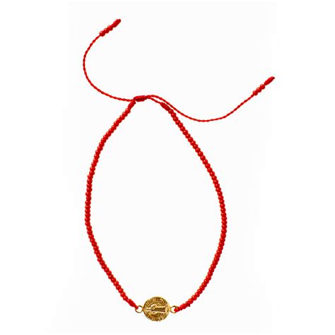 Pulsera De San Benito De Hilo Con Cuentas De Cristal Chaquira Color Rojo Con Medalla Dorada