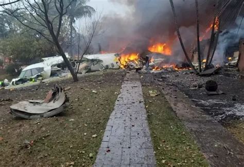 Vinhedo Força Aérea transporta 12 urnas funerárias de vítimas de