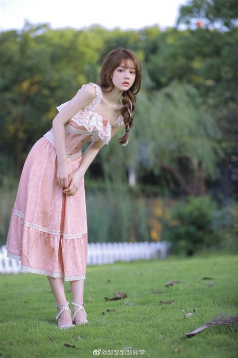 粉色是少女的氛围色 邹邹邹邹同学