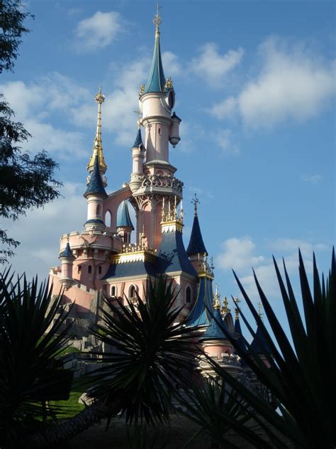 무료 이미지 건물 파리 놀이 공원 성 경계표 예배 장소 의지 첨탑 뾰족한 탑 유로 디스니 마른 계곡 3456x4608 1092043 무료