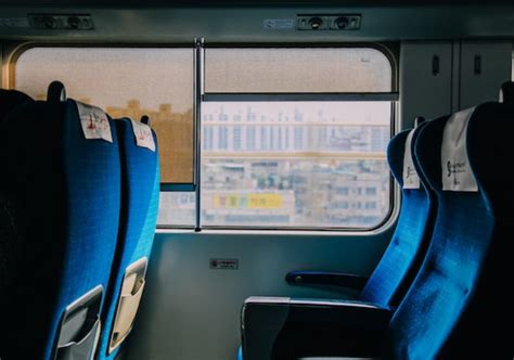 台鐵禁售站票乘車有品質？連假無座位車票論戰，網喊防臉被放屁 城市學