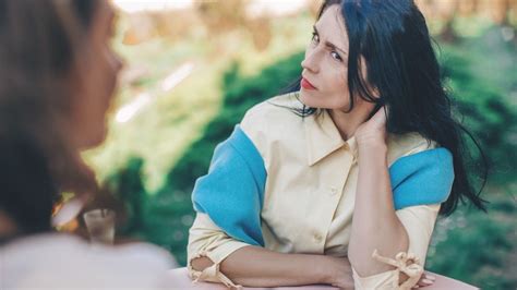 Woman Tells Sister She Isnt As Desirable As Her Thats Why Good
