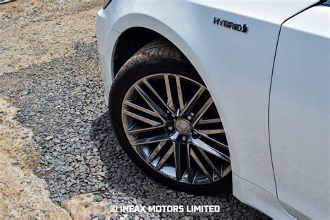 Toyota Crown Ineax Motors