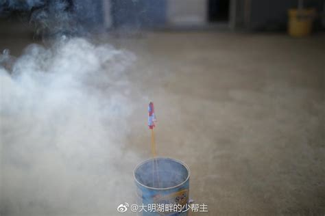你是否能想起儿时的窜天猴窜天猴是利用火箭原理的一种鞭炮