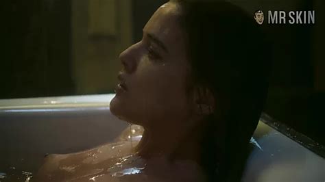 Daenerys Targaryen And Viserys Bath Scene