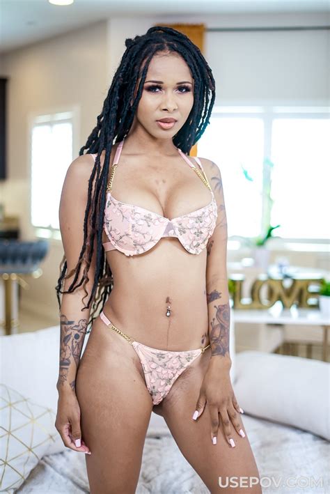 Interracial Ffm Threesome With Naughty Cali Sweets And Laura Bentley 14