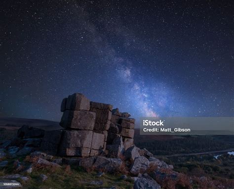 Overstunning Burrator 저수지에 다트 무어 국립 공원 쪽으로 가죽 토르에서가 일몰 풍경 이미지 멋진 활기찬은 하