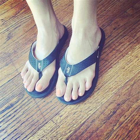 Jennifer Hollands Feet