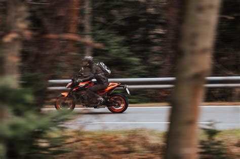 Ktm Duke Gp Mid Naked Vergleichstest