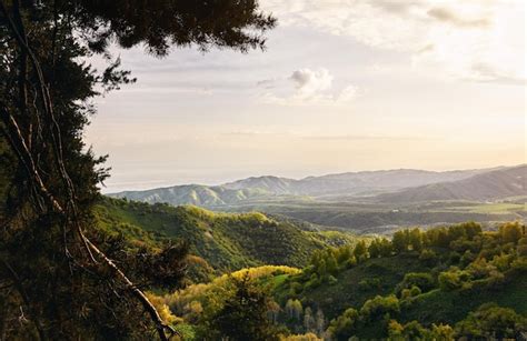 Hermoso amanecer en las montañas Foto Premium