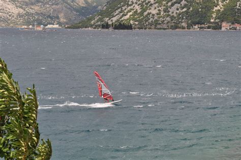 THE ADRIATIC TIMES IZDANJE SLOBODNE DALMACIJE RAZGRABLJENO U CRNOJ