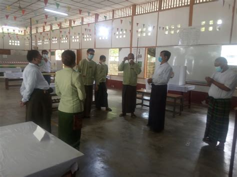 မကွေးတိုင်းဒေသကြီး အုပ်ချုပ်ရေးမှူး ပခုက္ကူမြိုနယ်အတွင်းရှိ မဲရုံနှင့် ယာယီမဲရုံများအား ကြည့်ရှု