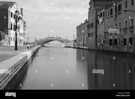 Fotografía En Blanco Y Negro Del Canal De Venecia Fotografía De Stock