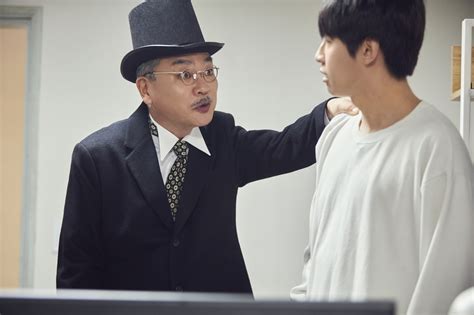 보도자료 쿠팡플레이 코미디 쇼 Snl 코리아 시즌 6 8회 김의성 명치 제대로 맞은듯한 강력 코미디 연기 선보이다