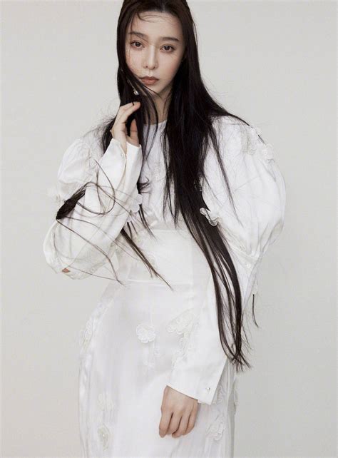 范冰冰一头乌黑长发自拍 对镜wink自称冷冷子 搜狐大视野 搜狐新闻