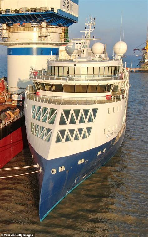 Kreuzfahrtschiff läuft in abgelegenem Teil Grönlands auf Grund